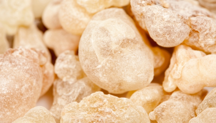 What Does Frankincense Smell Like? [& 3 Unique Perfumes]