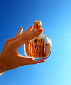7 Best Smelling Sandalwood Perfumes [Tested by Experts 2024]