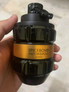 Top 4 Colognes Similar to Viktor&Rolf Spicebomb [In 2024]