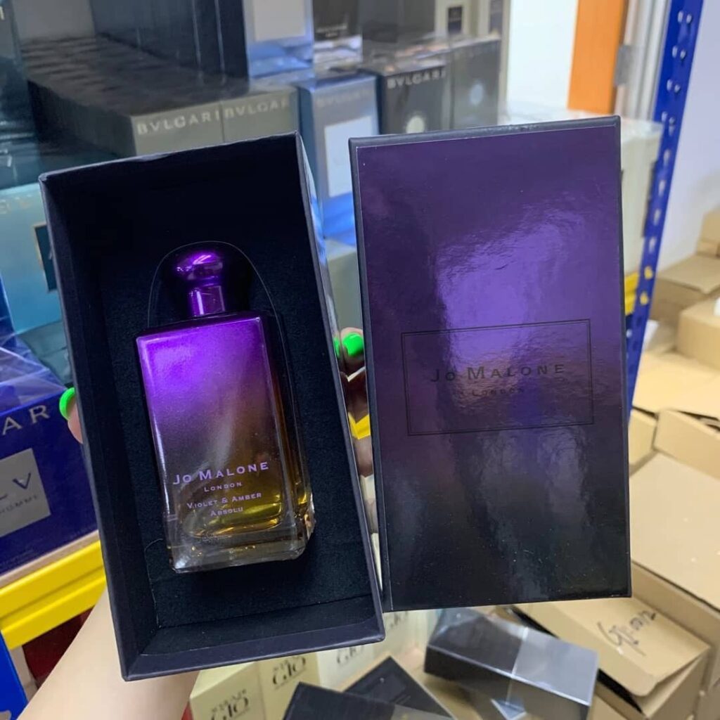 9 Best Smelling Amber Perfumes For Her [Tested in 2024]