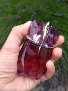 Perfumes Similar To Pure Poison Dior [Worthy Dupes]