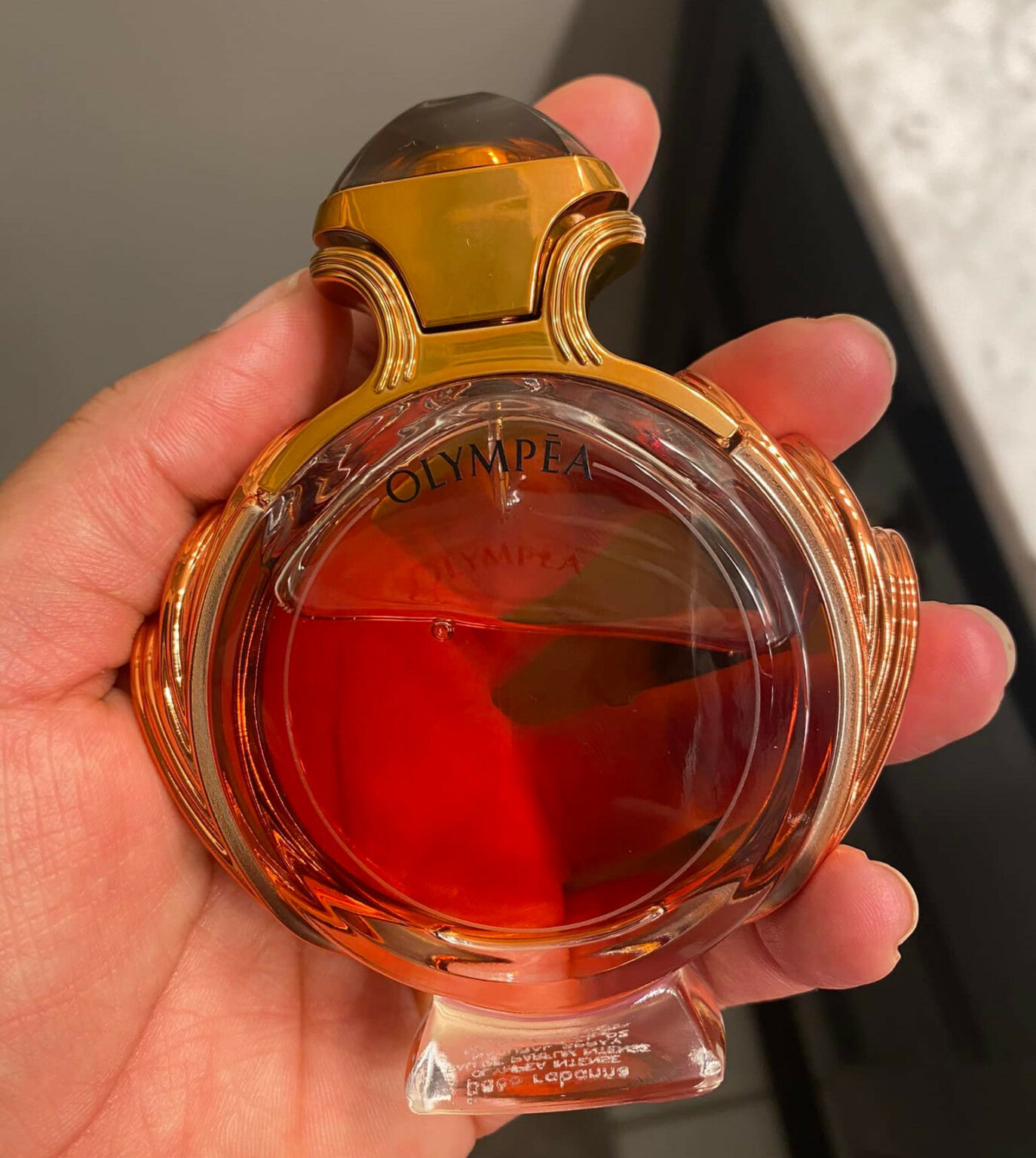 Perfumes Similar To Olympea [Top 9 Clones To Try Out]